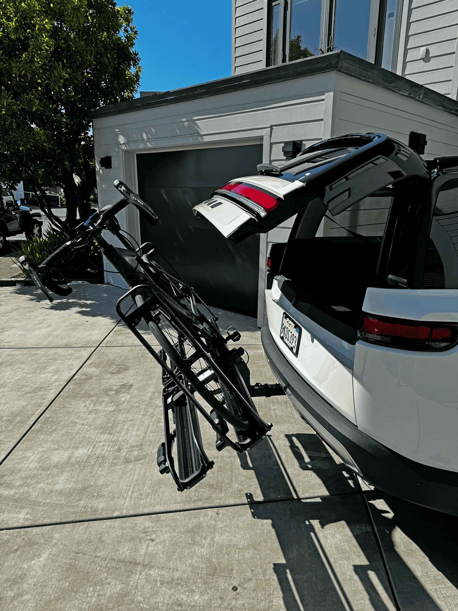 Kuat Piston Pro X hitch bike rack works great on R1S | Rivian Forums ...