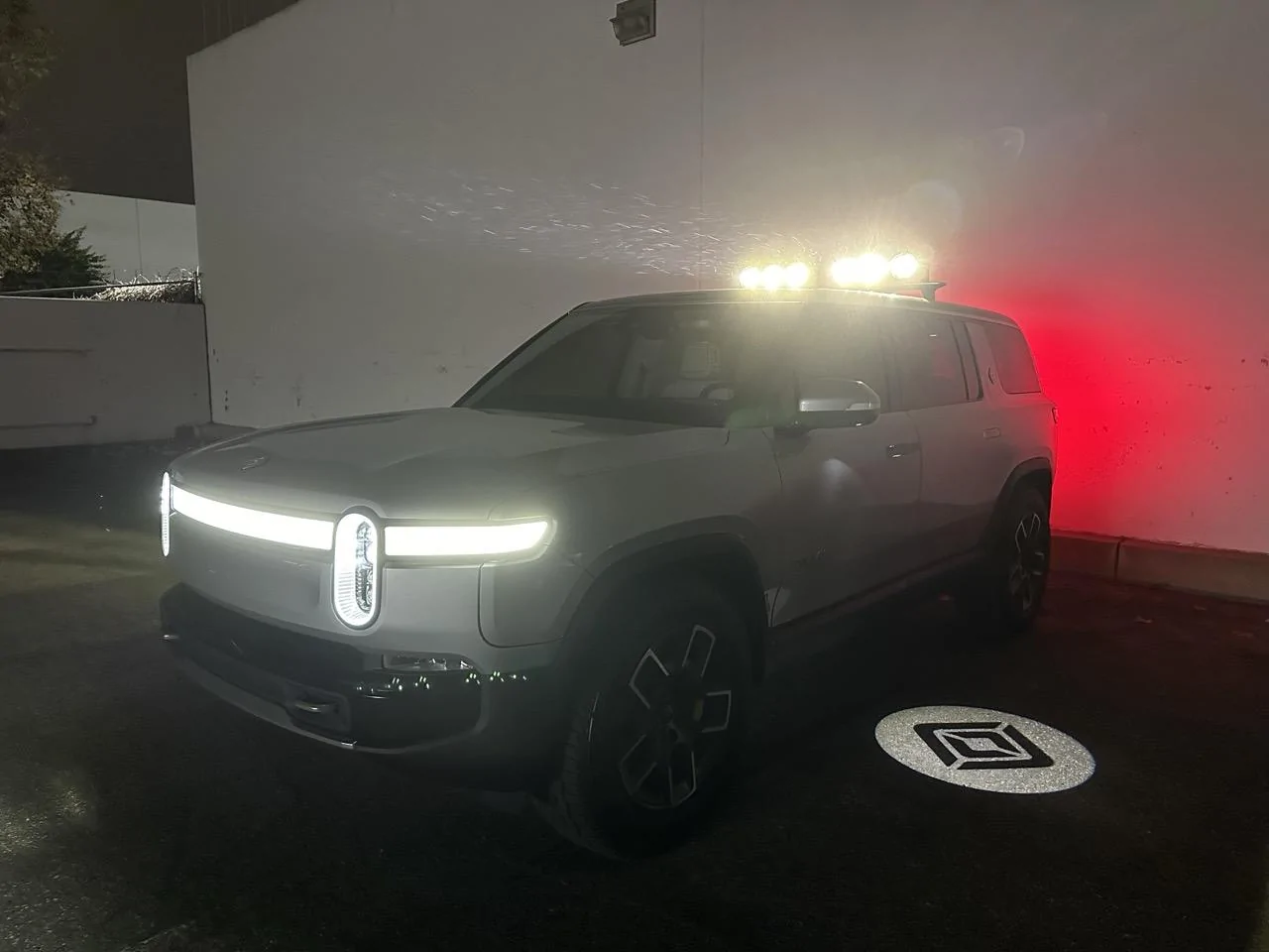 Removable KC roof lights setup on Rivian, 000=000 | Rivian Forums - R1T ...