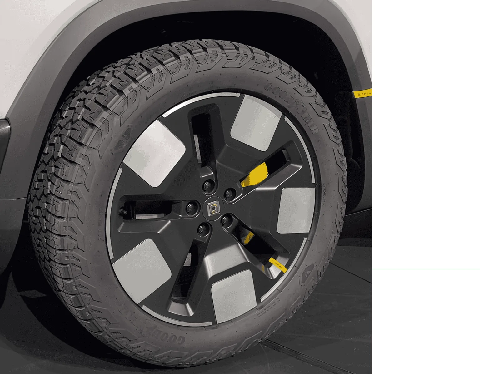 R3 / R3X Dimensions: ~161.4 in length / ~59.5 in height ? | Rivian ...