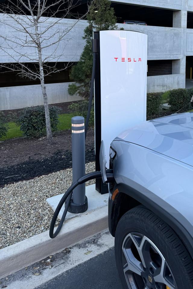 V4 Supercharger with Magic Dock is awesome | Rivian Forum - R1T R1S R2 ...