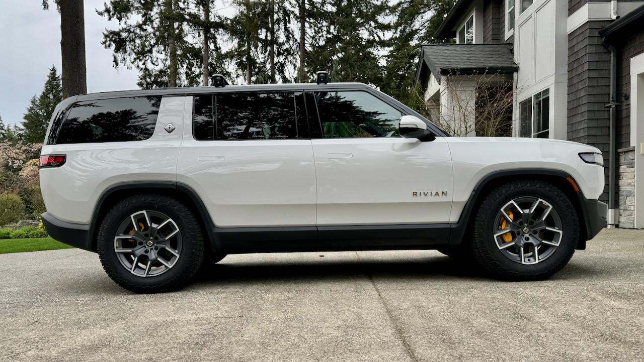 PPF, blackout and de-badge (white R1S) | Rivian Forum - R1T R1S R2 R3 ...