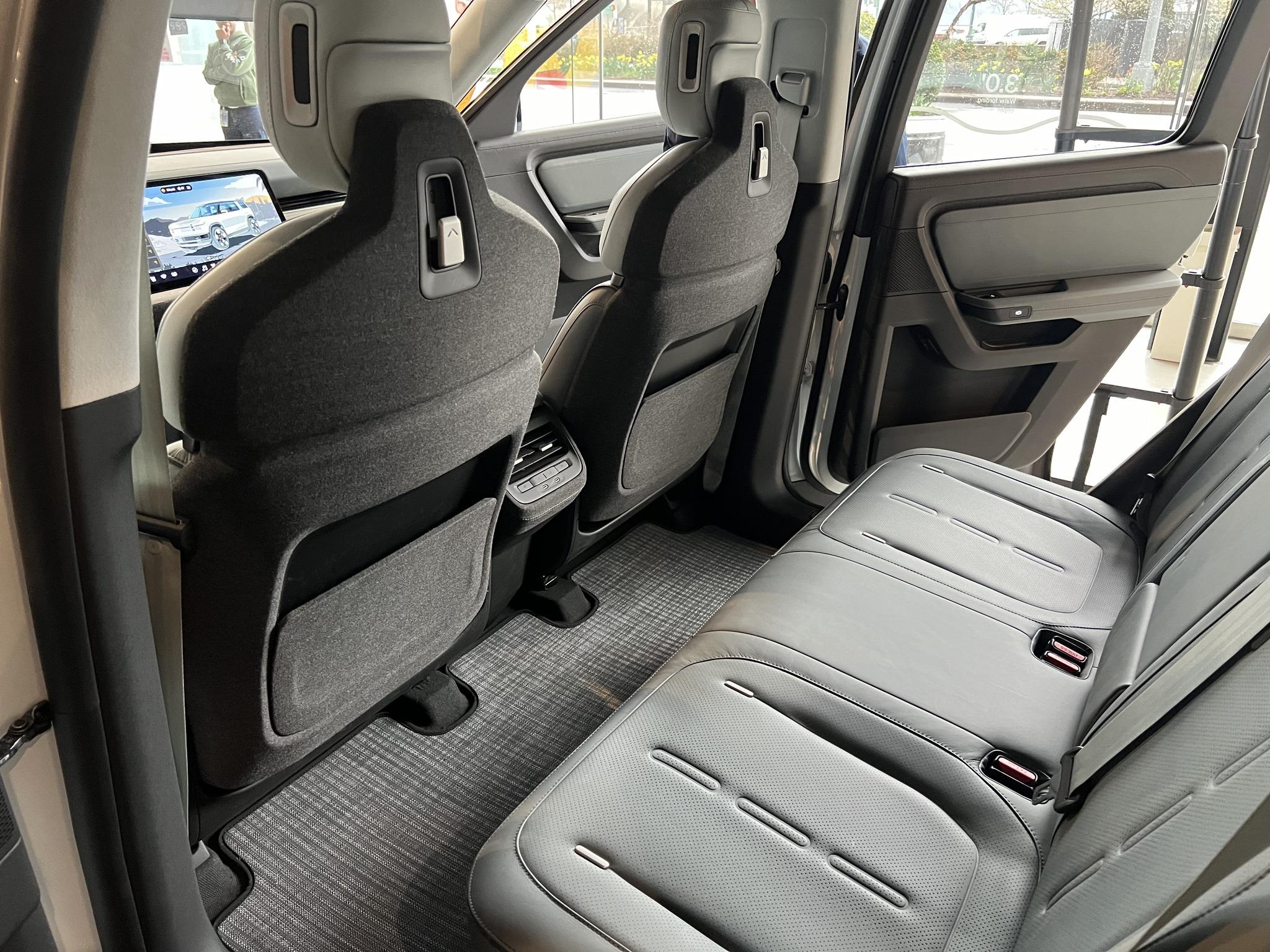 R2 with Treehouse Roof Top Tent RTT (from NYC showing) | Rivian Forum ...