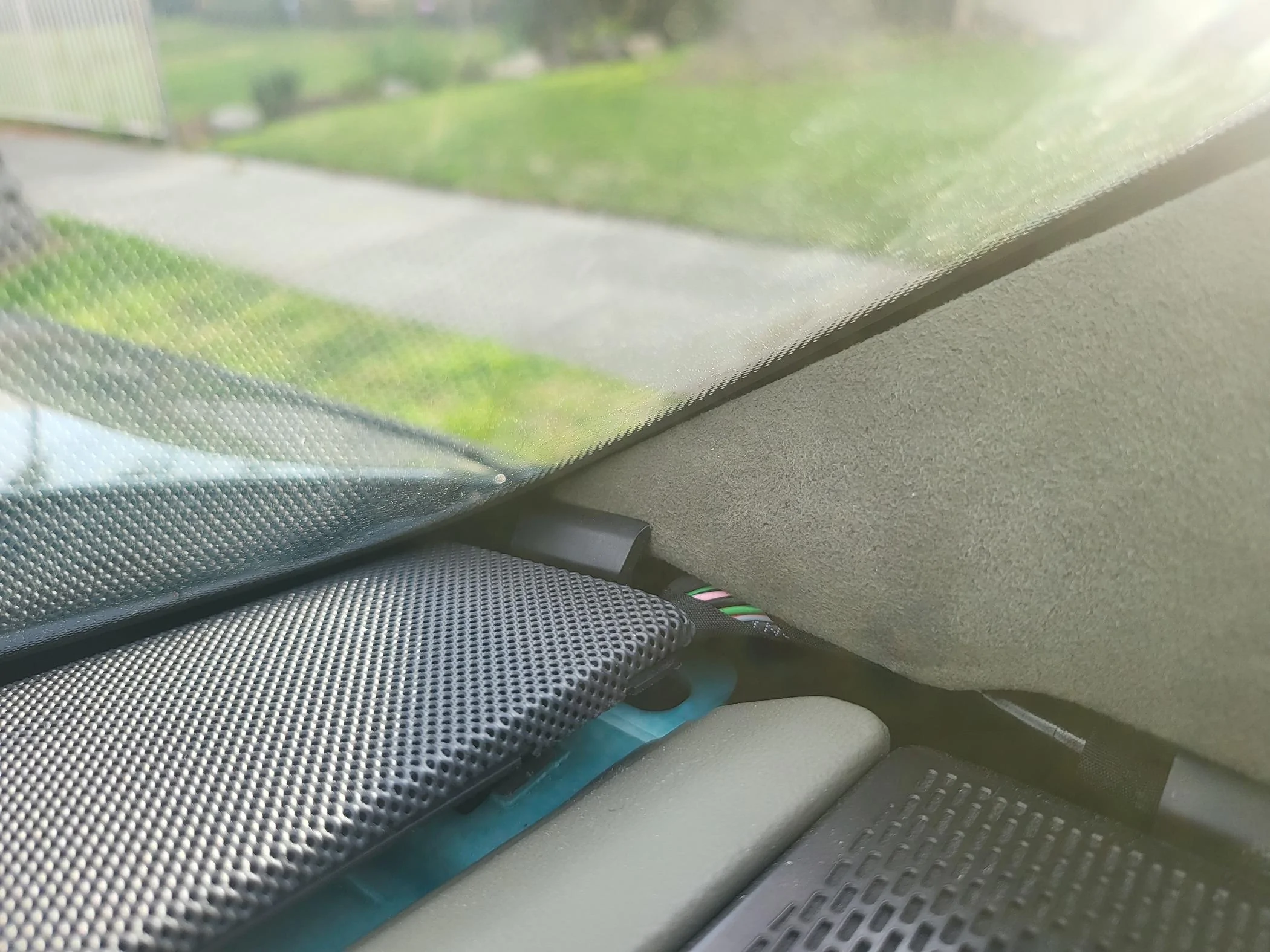 Dash rattle mitigation - dash disassemble DIY | Rivian Forums - R1T R1S ...