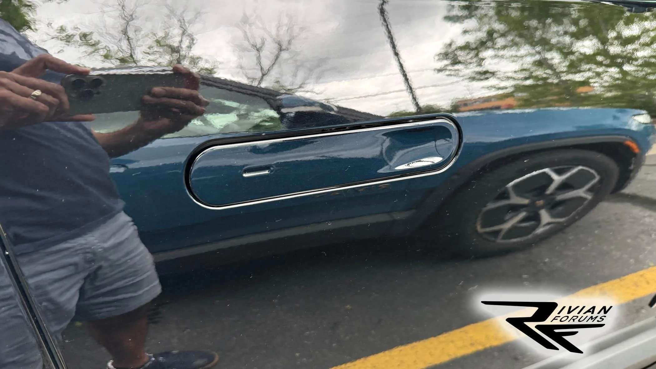 First comparison look: Refreshed R1 facelift vs. Pre-Refresh model ...