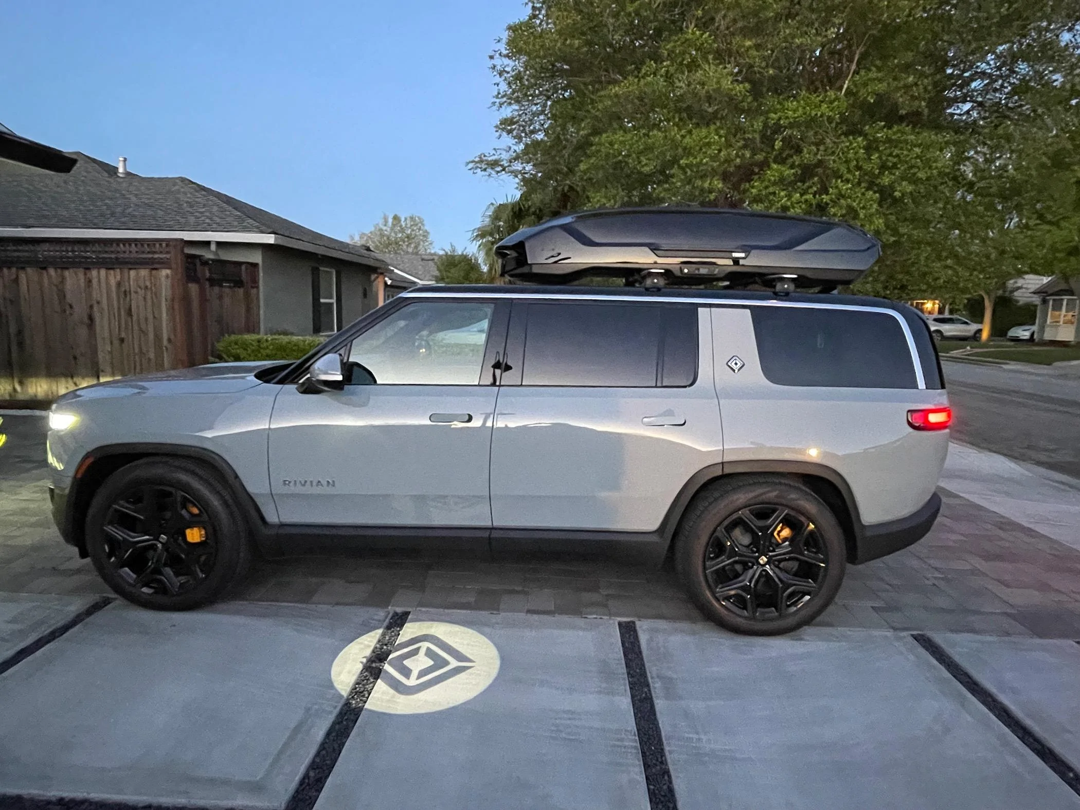 Rivian R1S gets Thule Motion XT XXl Roof Box installed | Page 2 ...