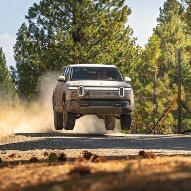 Munro Live examines Rivian R1T Body In White | Rivian Forum - R1T R1S ...